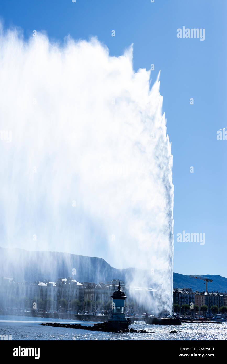 Fountain lake jetty hi-res stock photography and images - Alamy