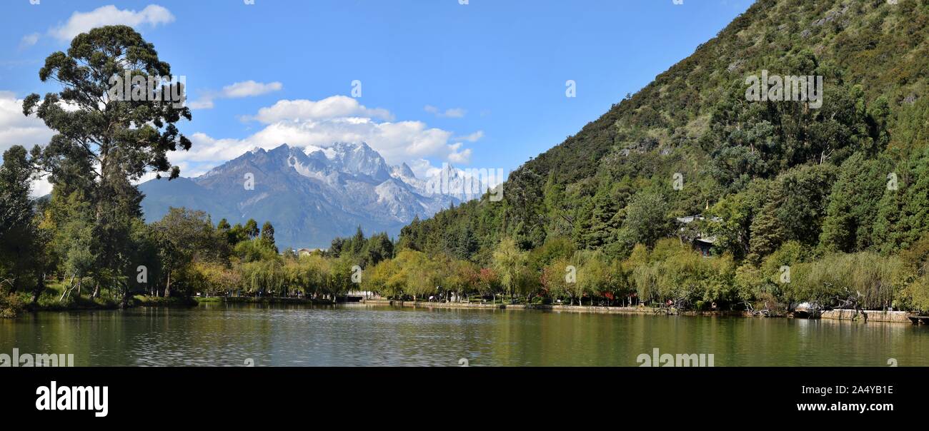 Black Dragon Lagoon in Lijiang, a prefecture-level city in Yunnan ...