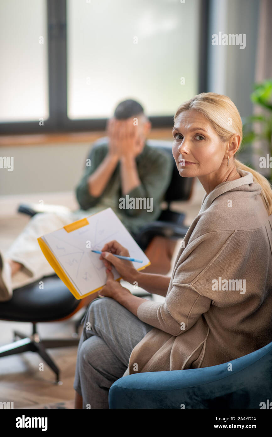 Upset client hi-res stock photography and images - Alamy