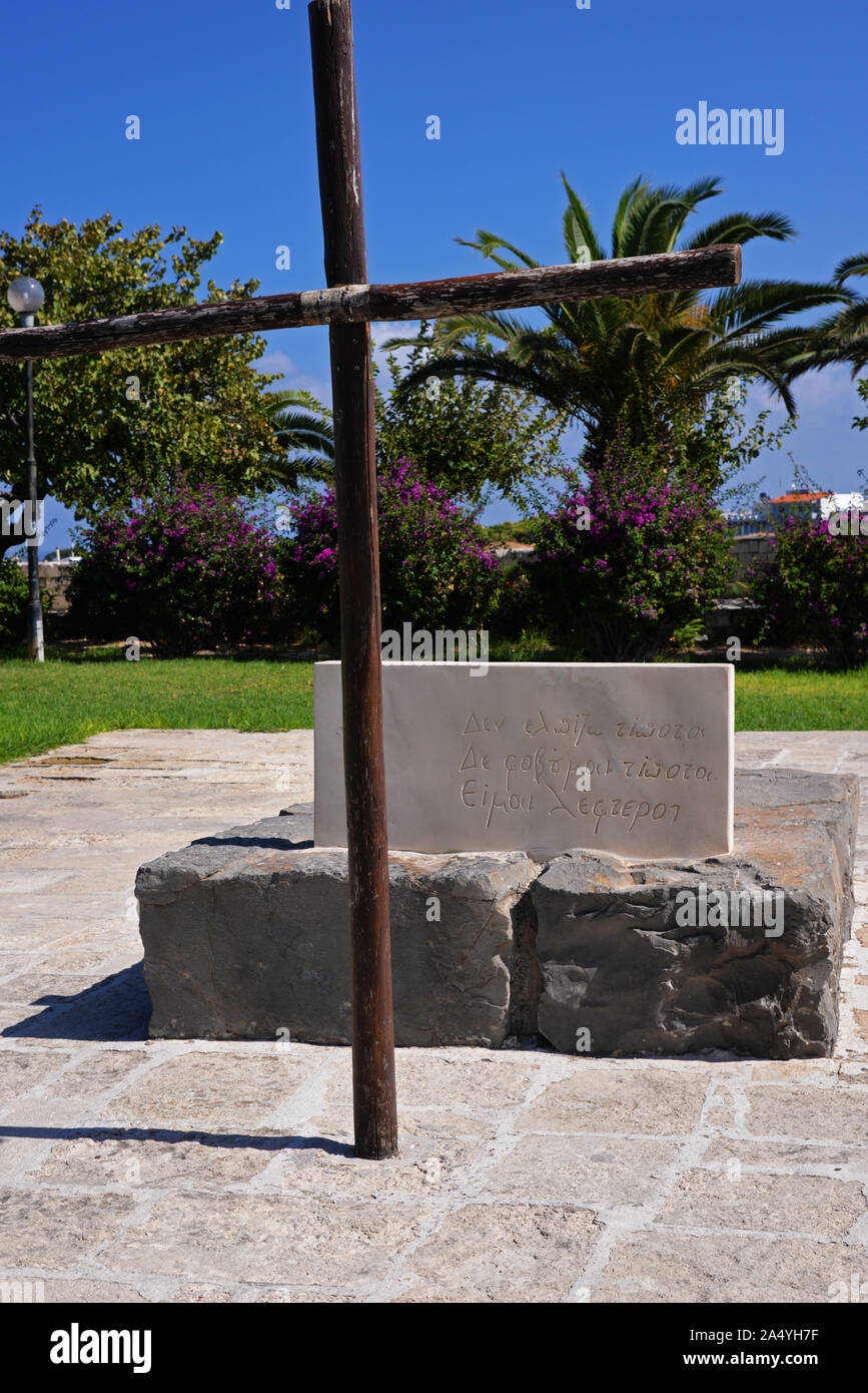 The grave of Cretan writer Nikos Kazantzakis Stock Photo - Alamy