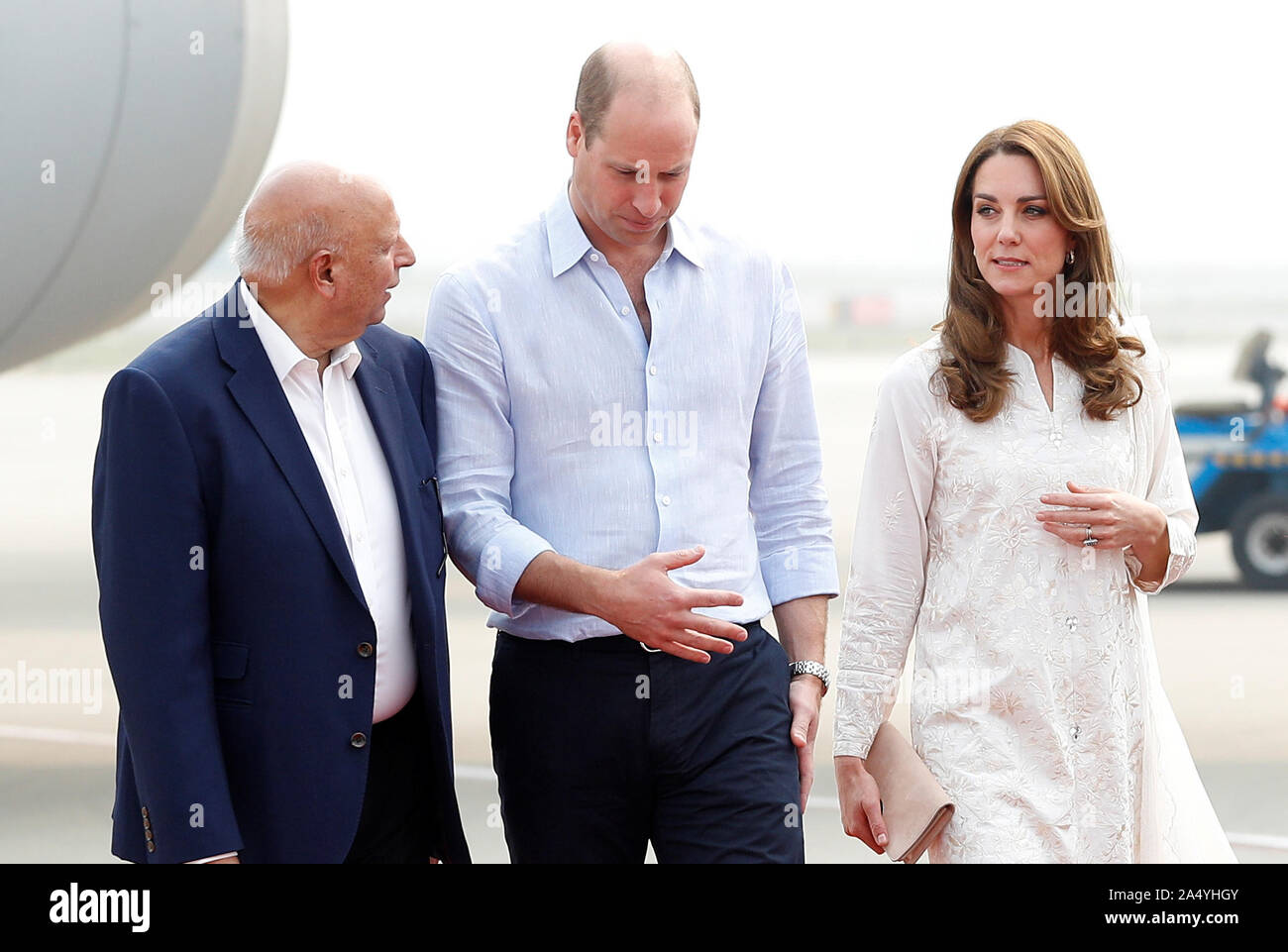 The Duke and Duchess of Cambridge arrive at the airport in Lahore, on ...