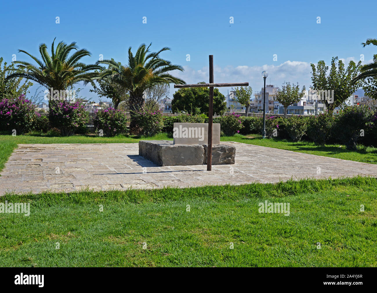 The grave of Cretan writer Nikos Kazantzakis Stock Photo - Alamy