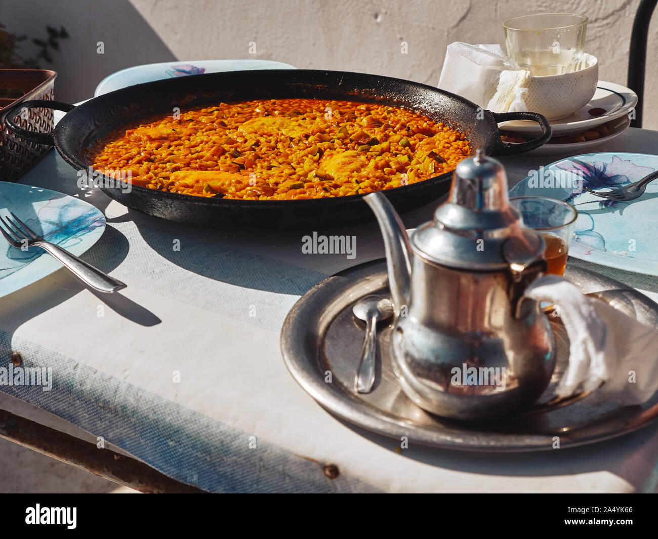 Curry paella hi-res stock photography and images - Alamy