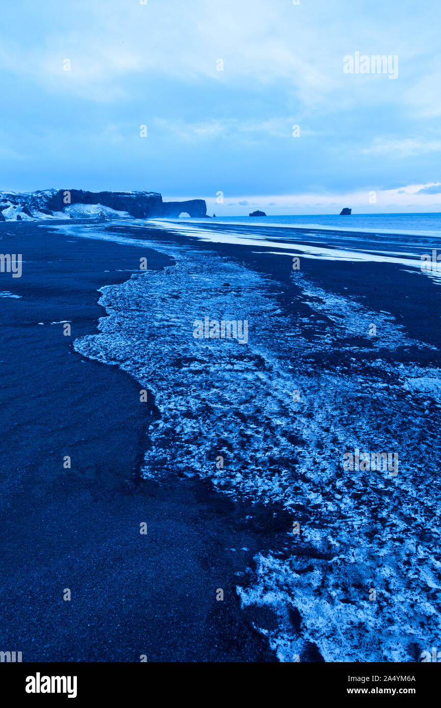 Dyrholaey cave hi-res stock photography and images - Alamy