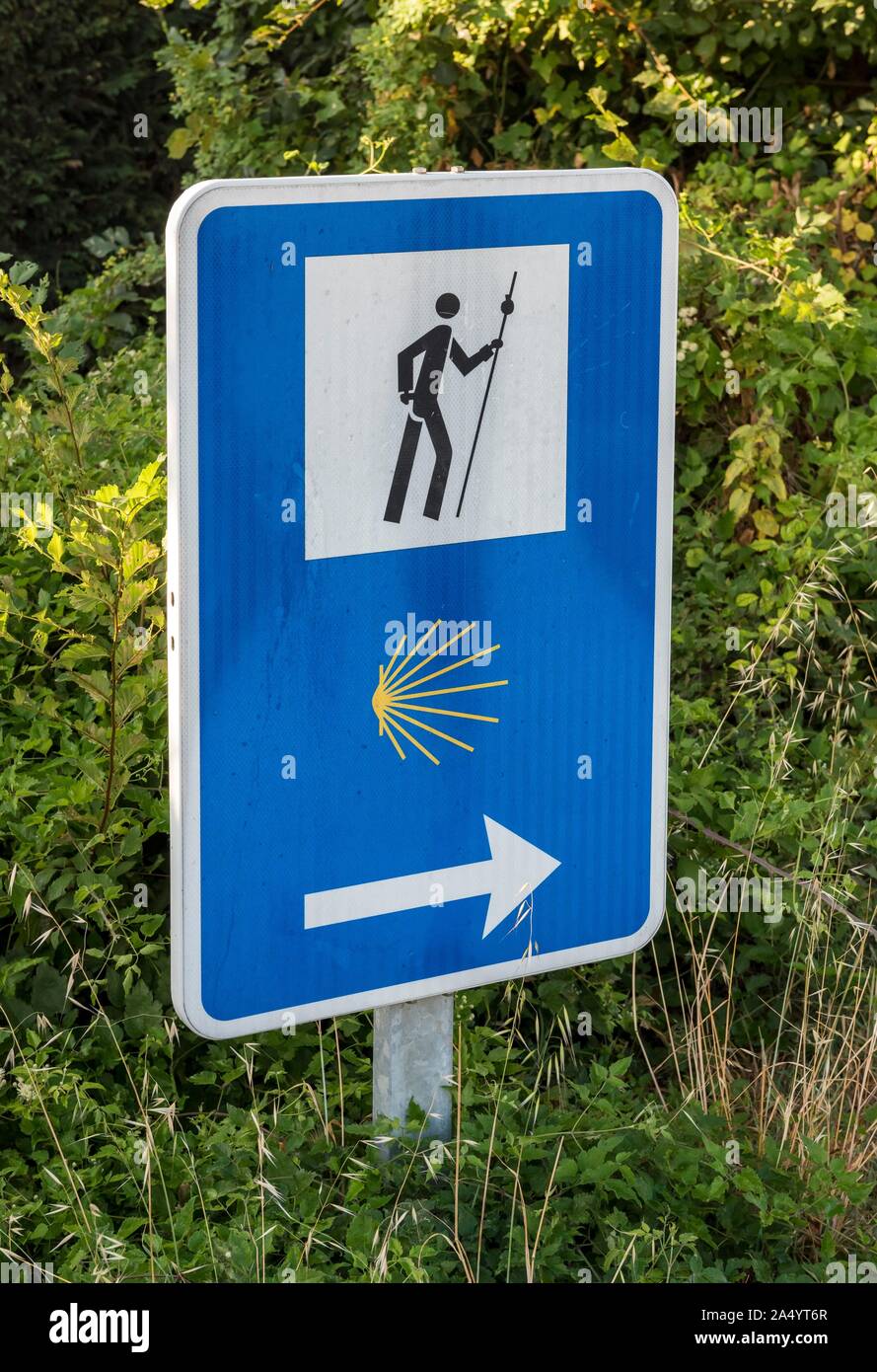 Camino de Santiago road sign with shell symbol, Puente La Reina ...