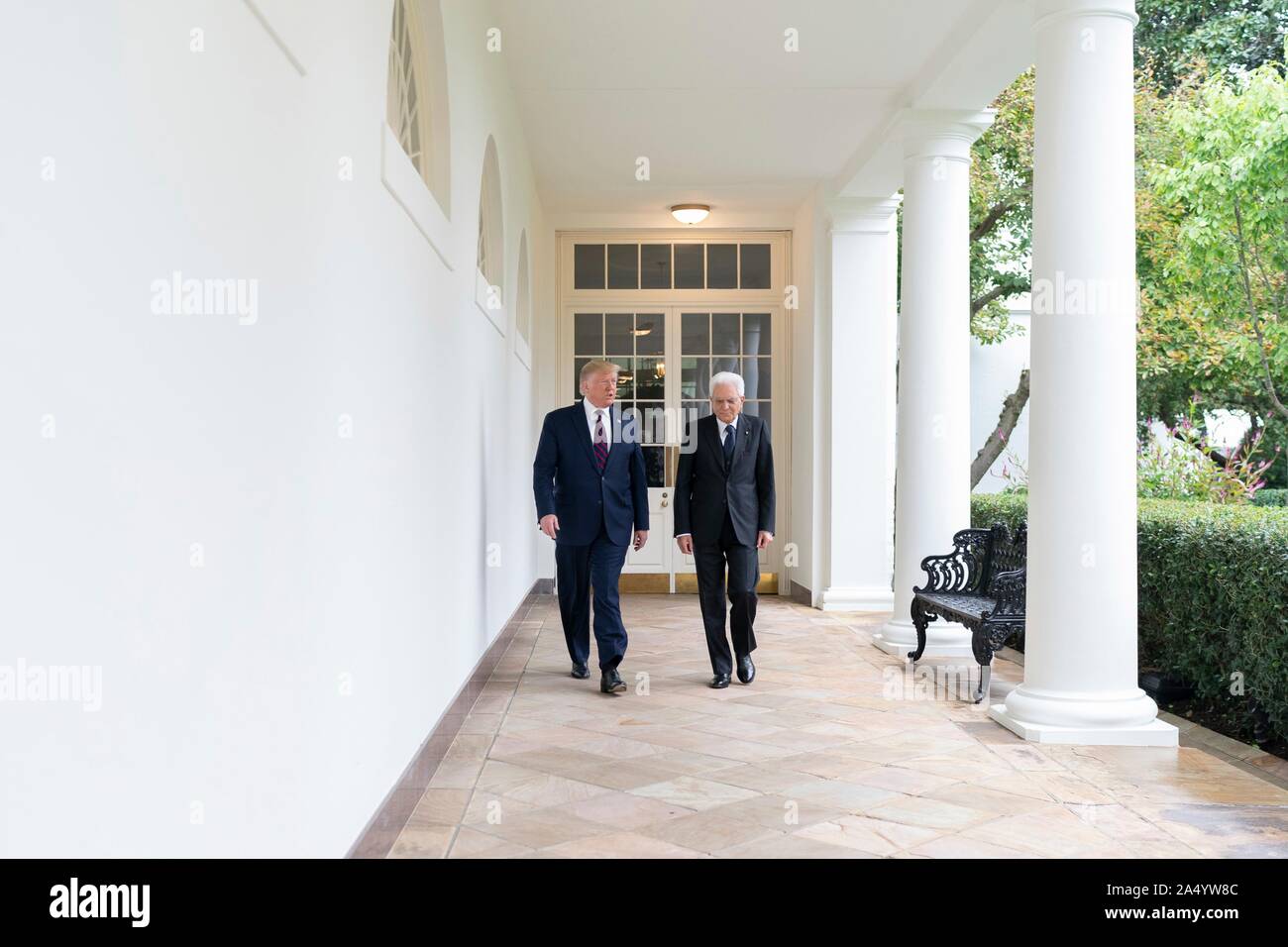 West wing colonnade hi-res stock photography and images - Alamy