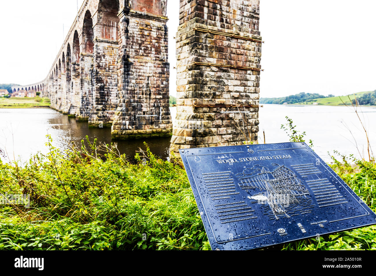 Royal Border Bridge over the river Tweed, Berwick upon Tweed ...