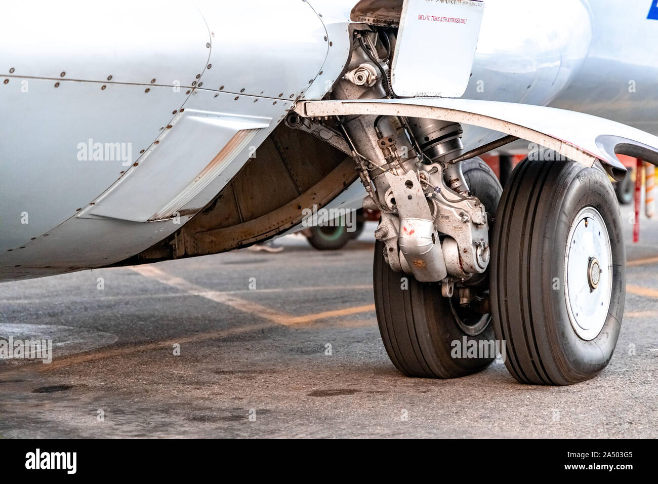 Rear landing gear of an airplane Stock Photo - Alamy