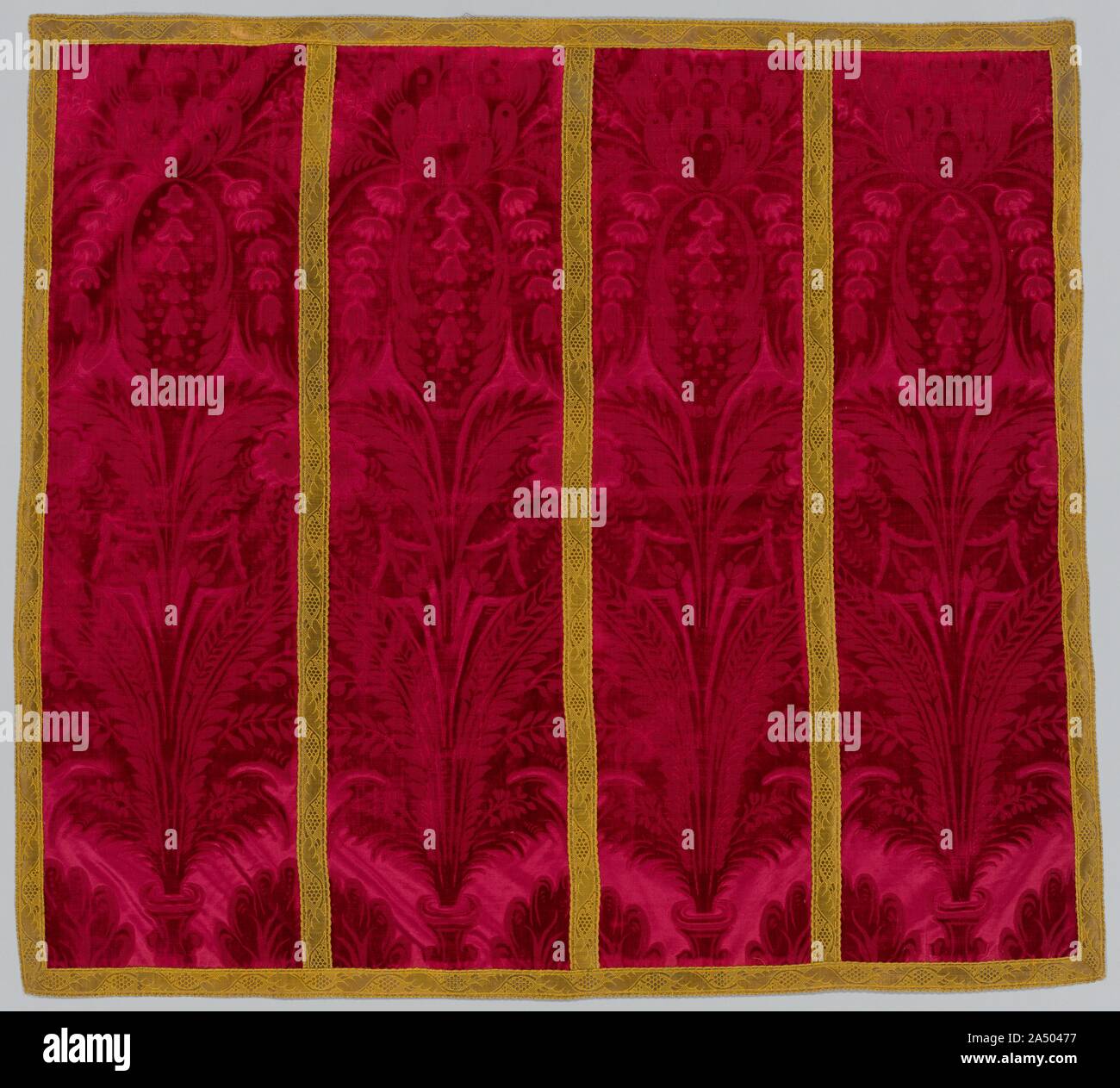 Altar hanging hi-res stock photography and images - Alamy