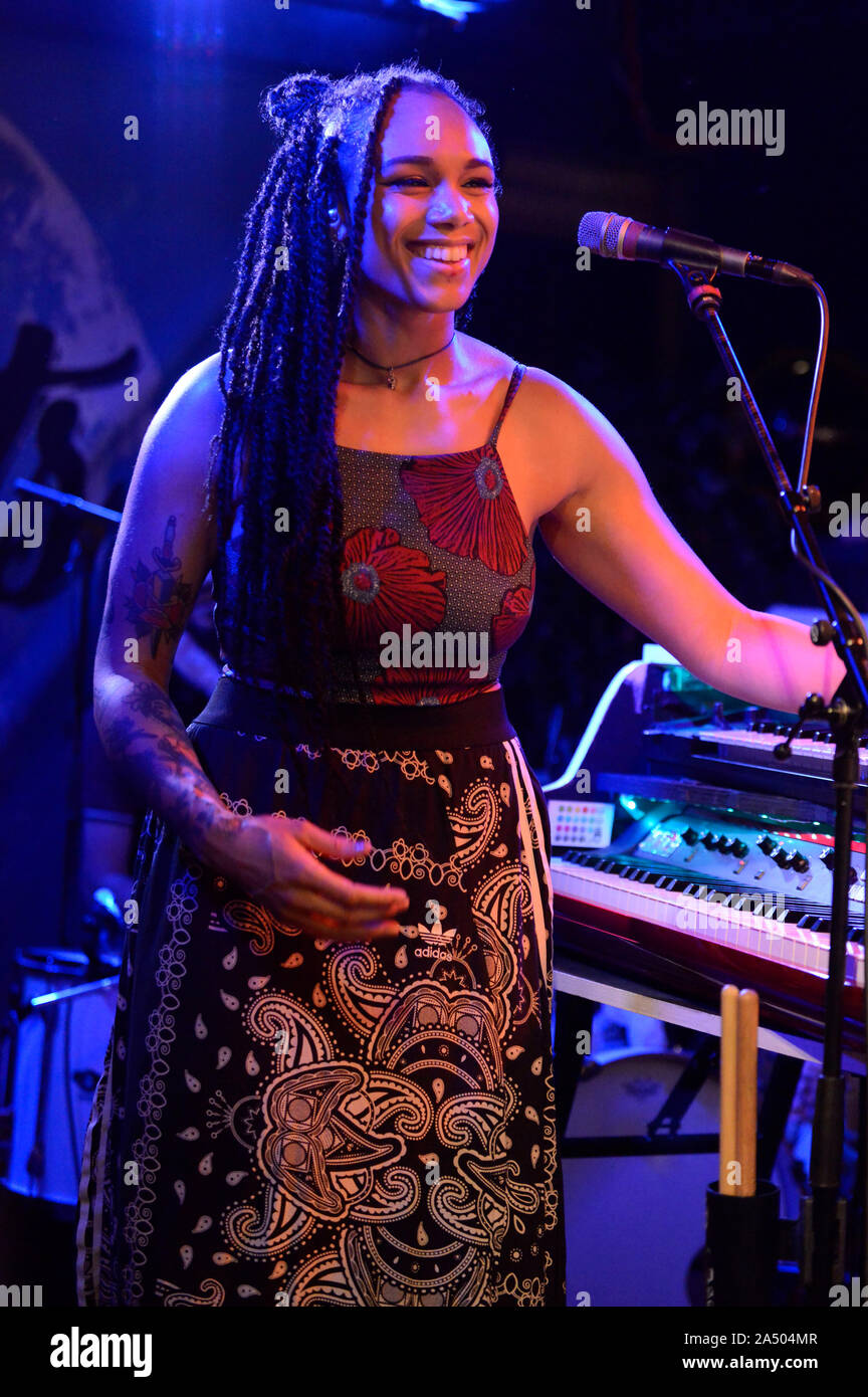 The skints hi-res stock photography and images - Alamy