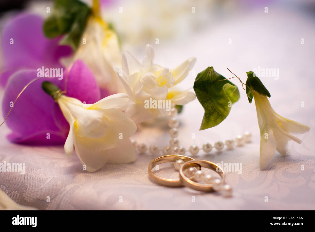 Engagement theme gold ring hi-res stock photography and images - Alamy