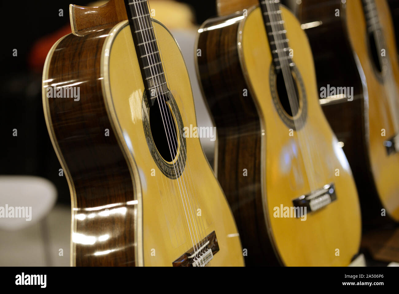 Luthier italy hi-res stock photography and images - Alamy