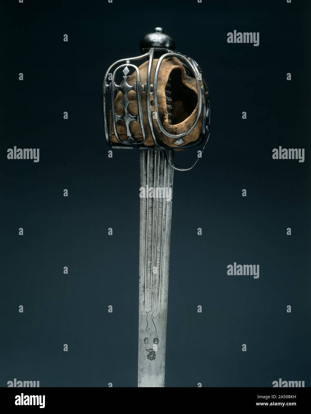 Basket hilt broadsword hi-res stock photography and images - Alamy