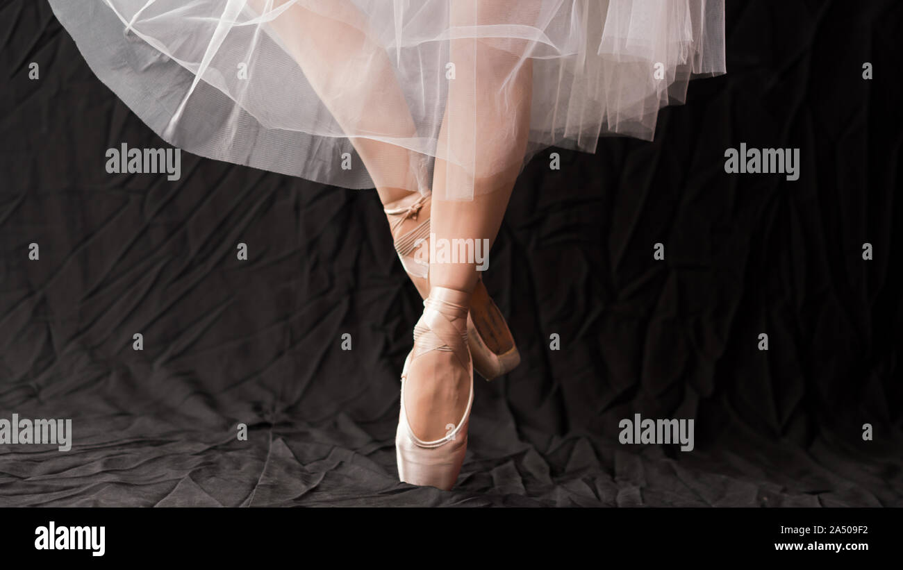 Legs of ballerina hi-res stock photography and images - Alamy