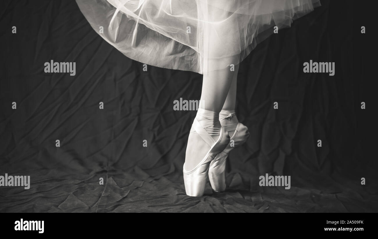 Pointe shoes black dancer hi-res stock photography and images - Alamy