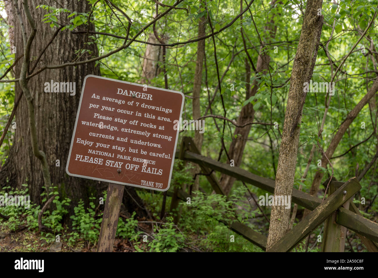 National park service warning sign hi-res stock photography and images ...