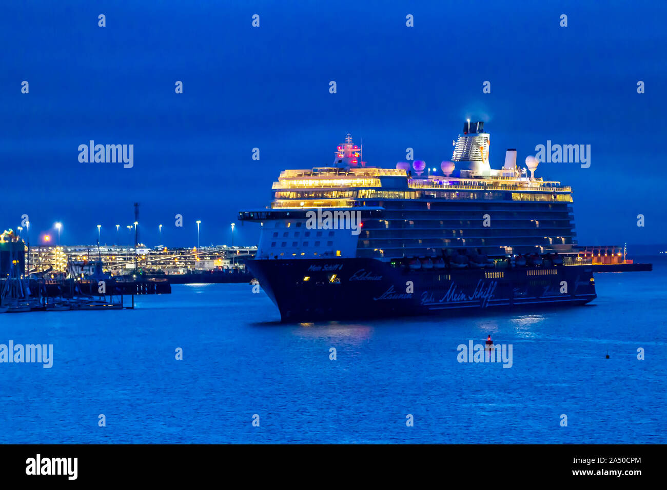 English holiday cruises hi-res stock photography and images - Alamy