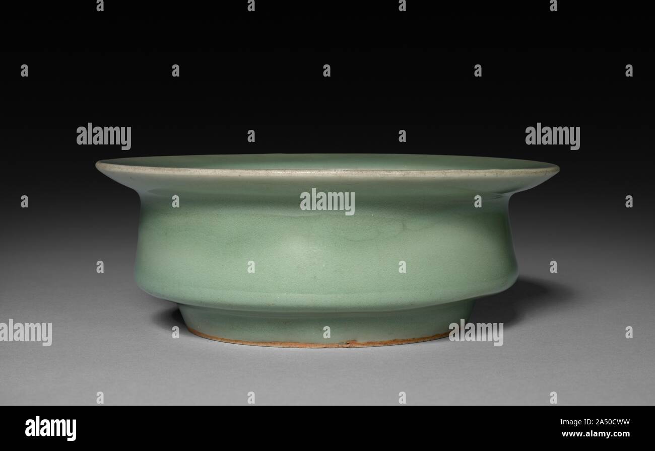 Longquan ware hi-res stock photography and images - Alamy
