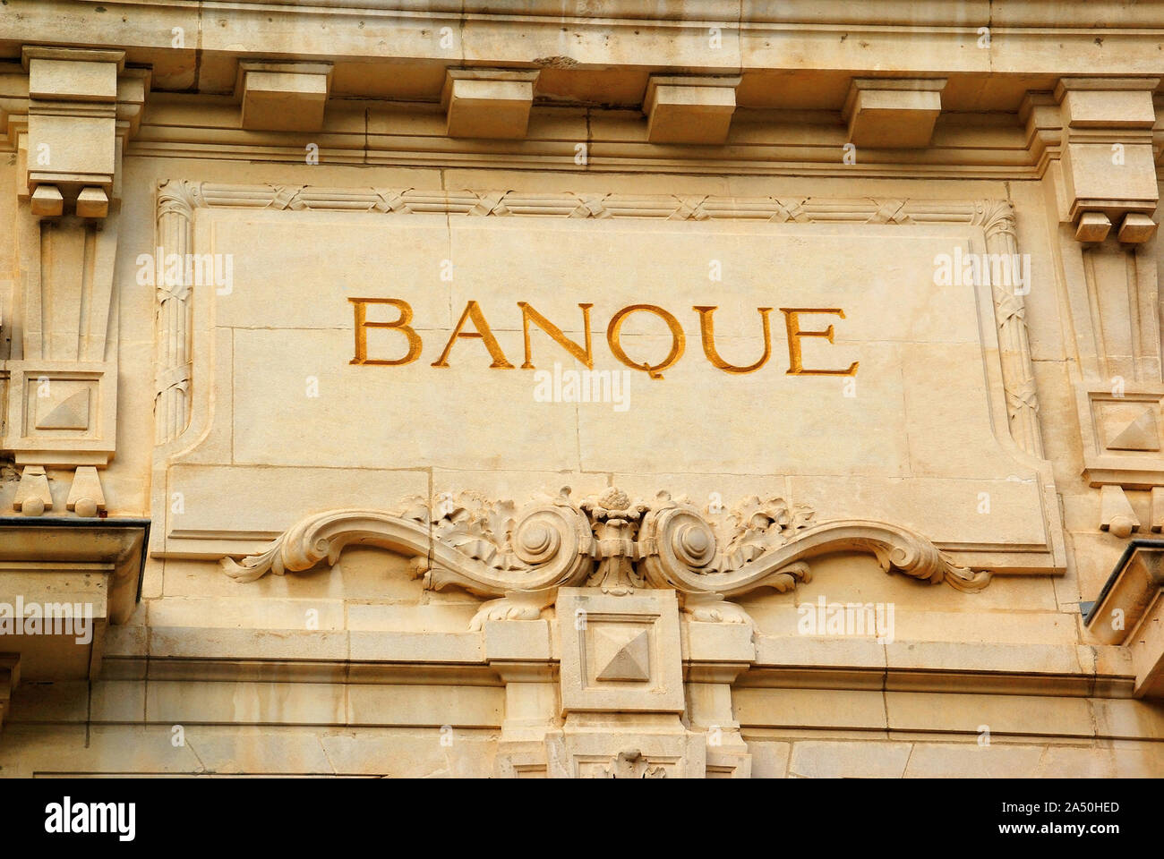 Financial bank building illustration hi-res stock photography and ...