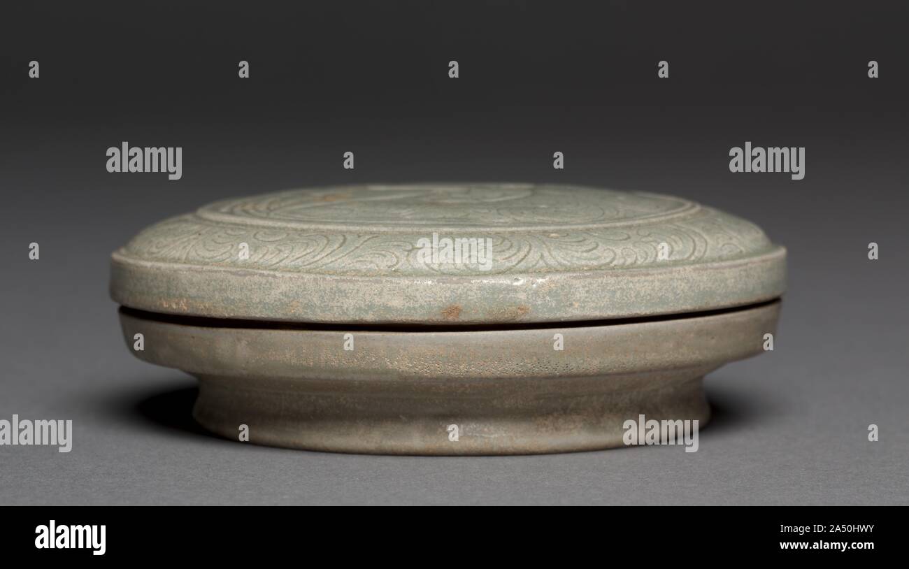 Glazed stoneware with incised decoration hi-res stock photography and ...