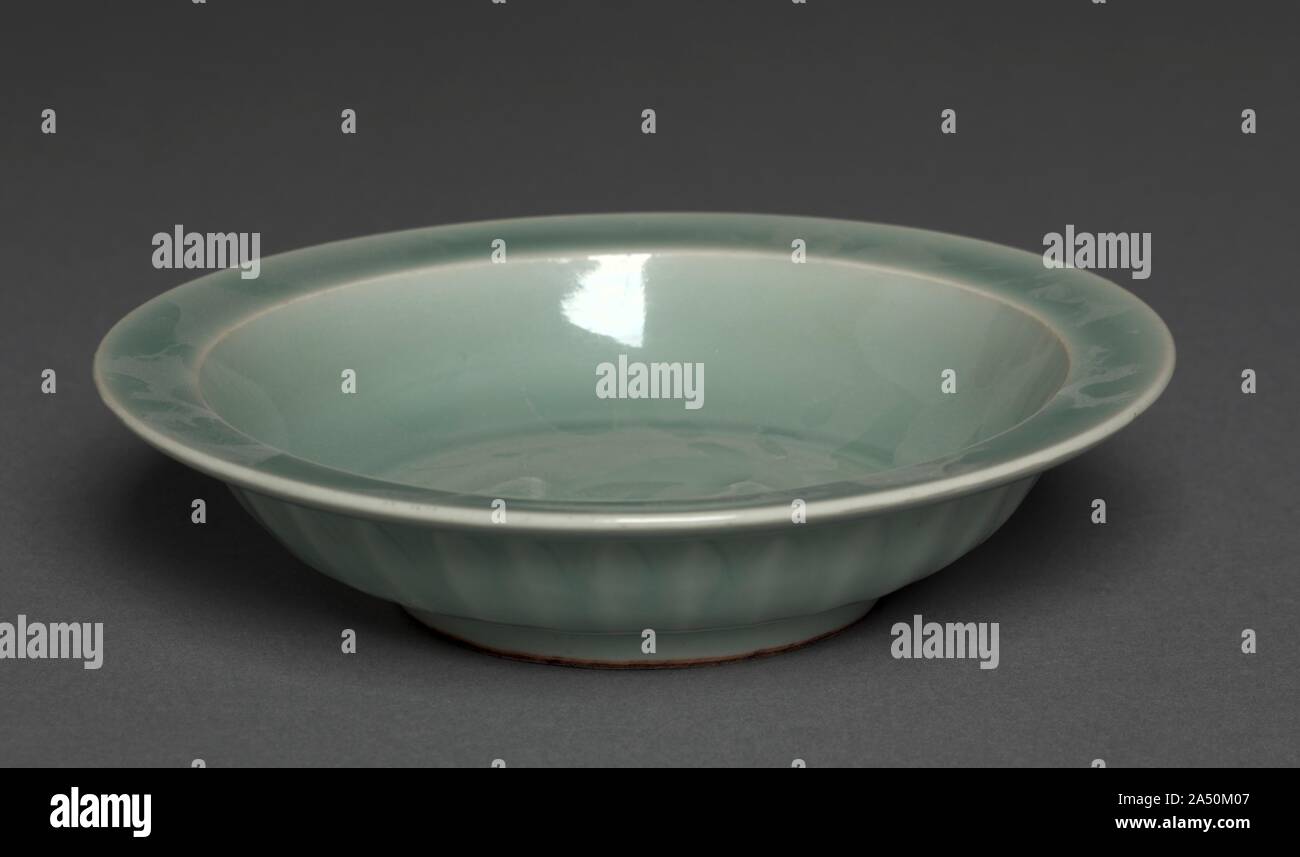 Longquan ware hi-res stock photography and images - Alamy