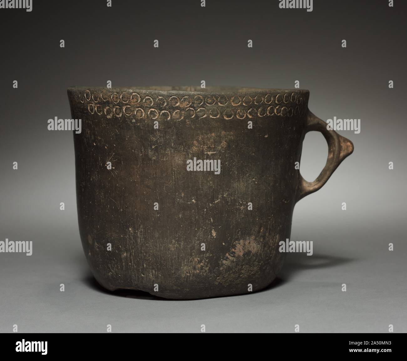 Vessel with handle hi-res stock photography and images - Alamy