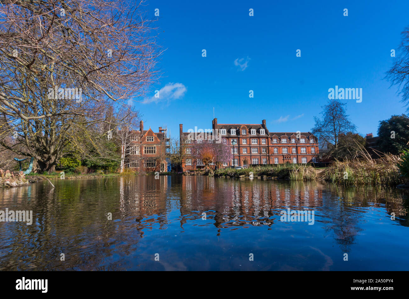 Stunning Courtyards at famous College of the University of Cambridge ...