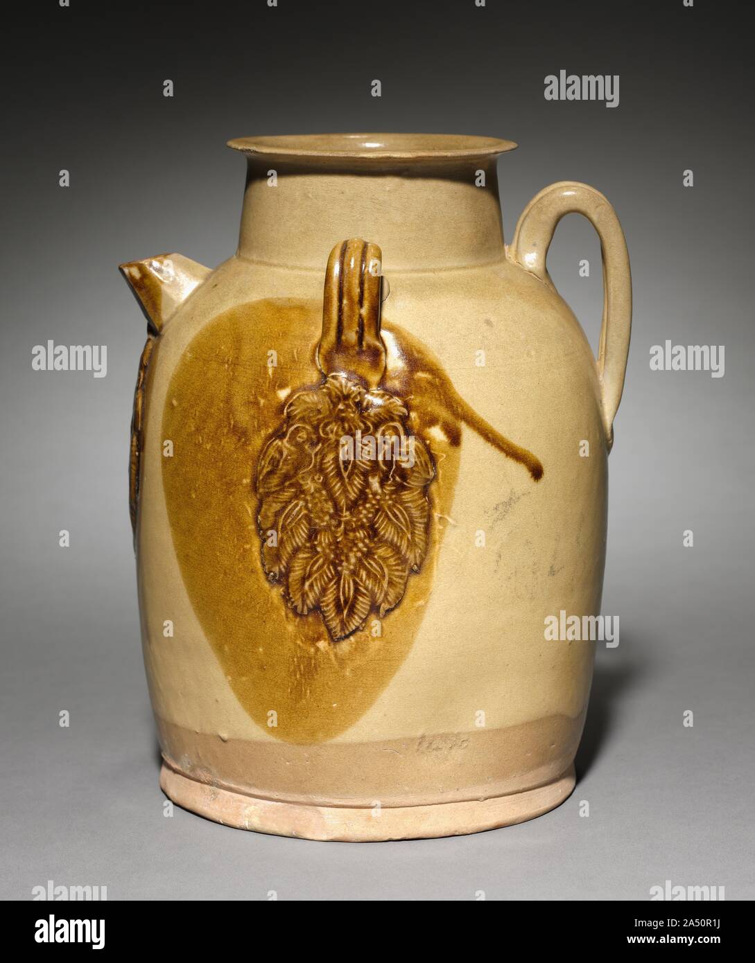 Tang dynasty ceramic ewer hi-res stock photography and images - Alamy