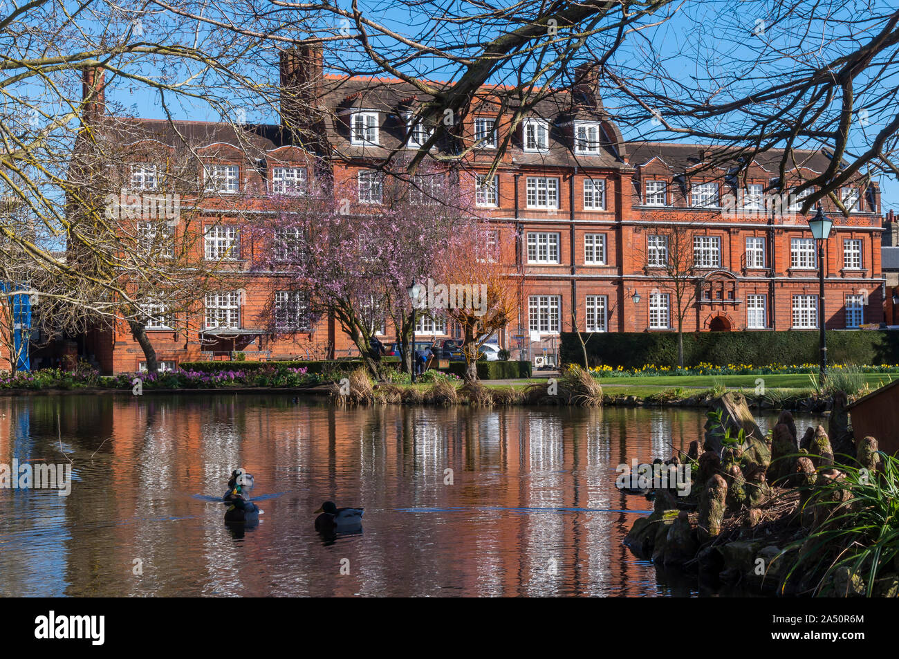Stunning Courtyards at famous College of the University of Cambridge ...
