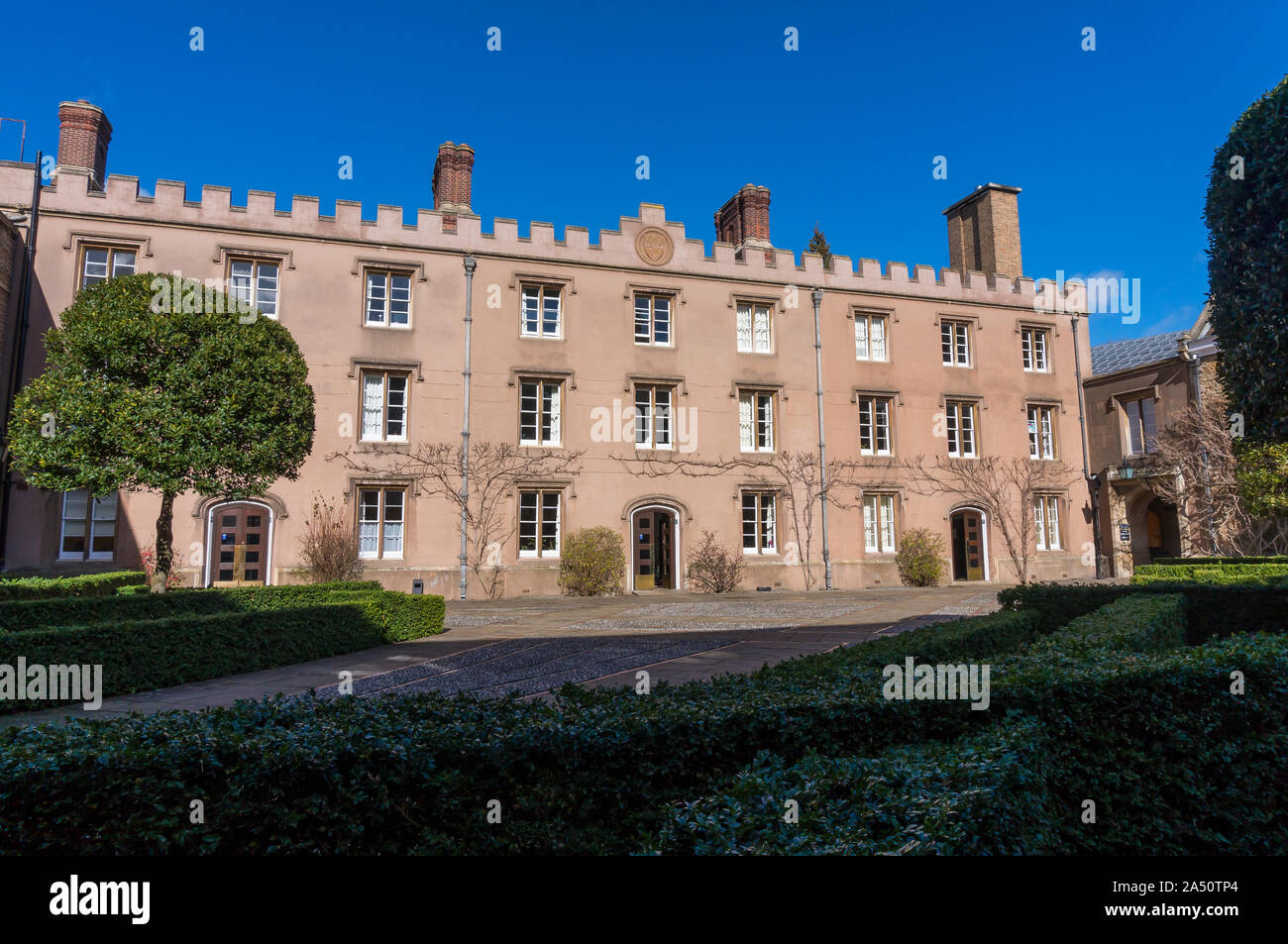 Stunning Courtyards at famous College of the University of Cambridge ...