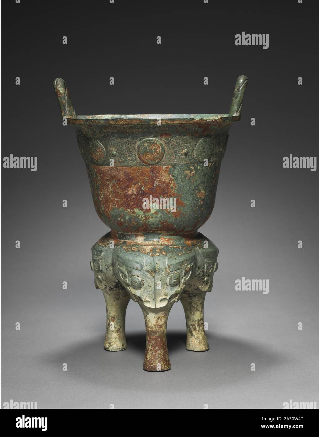 Zhou dynasty 1000 bc bronze museum hi-res stock photography and images ...