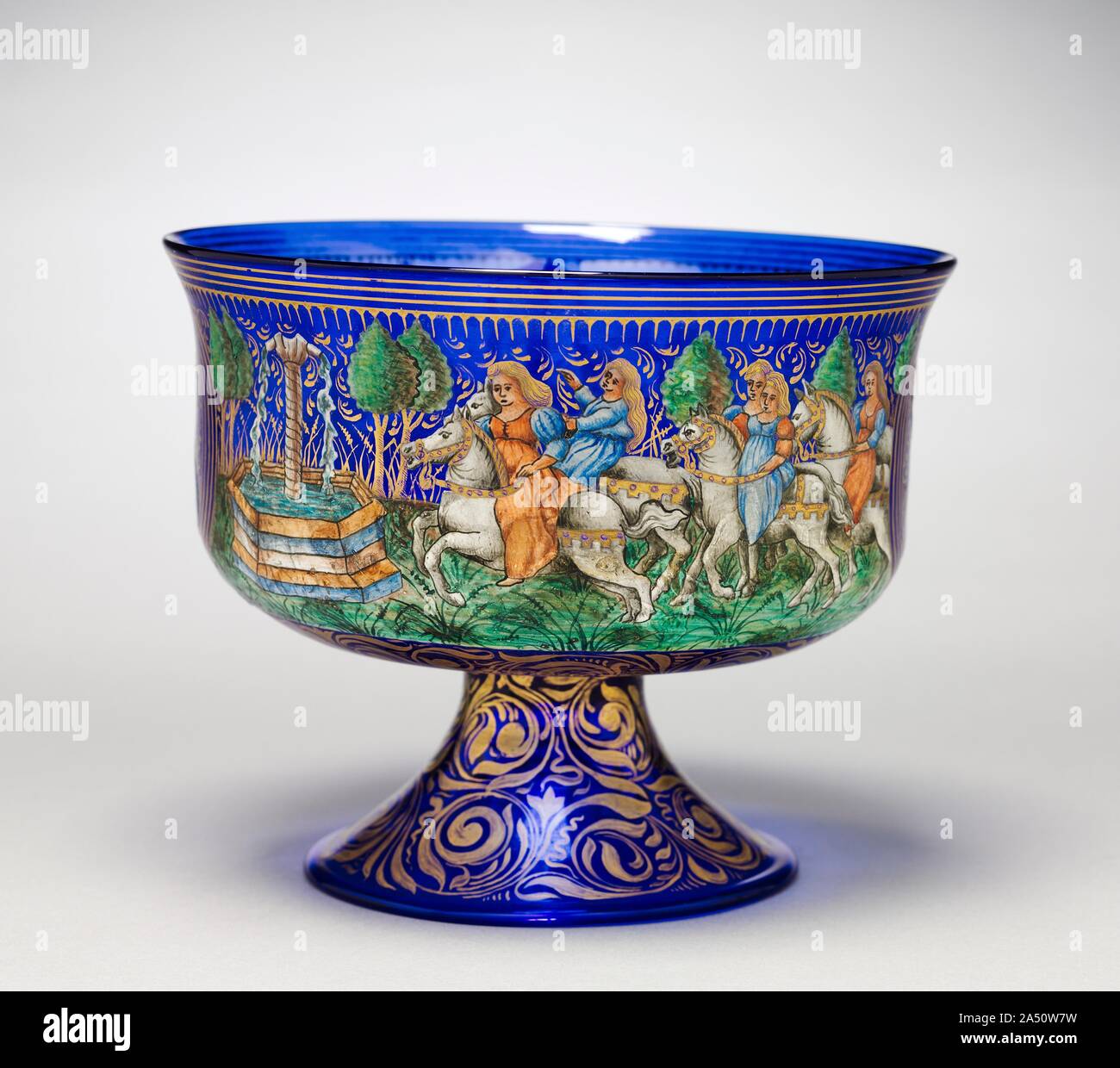 Footed bowl decorated hi-res stock photography and images - Alamy