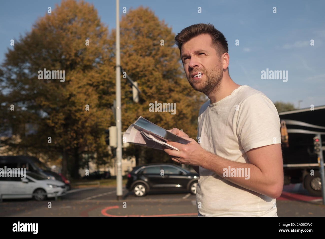 Confused traveller hi-res stock photography and images - Alamy