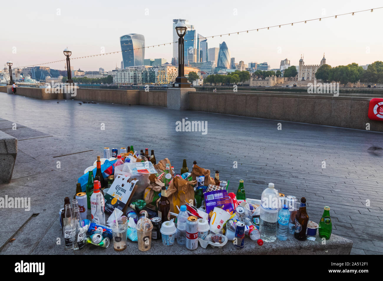 Plastic pollution field uk hi-res stock photography and images - Alamy