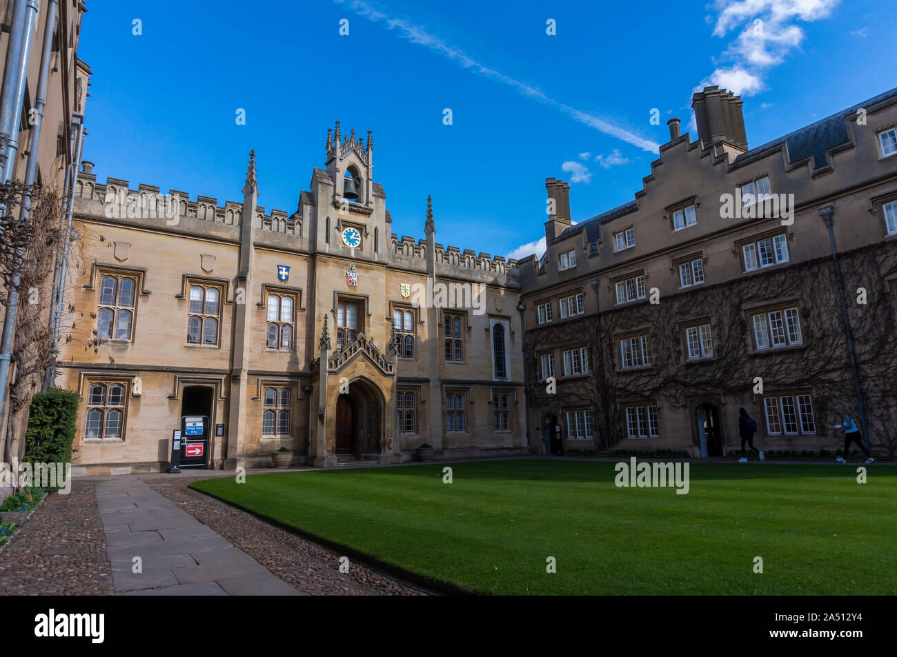 Stunning Courtyards at famous College of the University of Cambridge ...