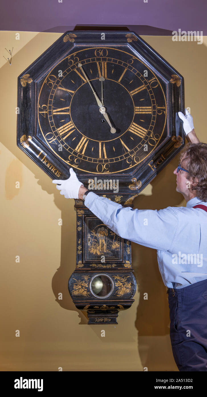 Scientific clock hi-res stock photography and images - Alamy