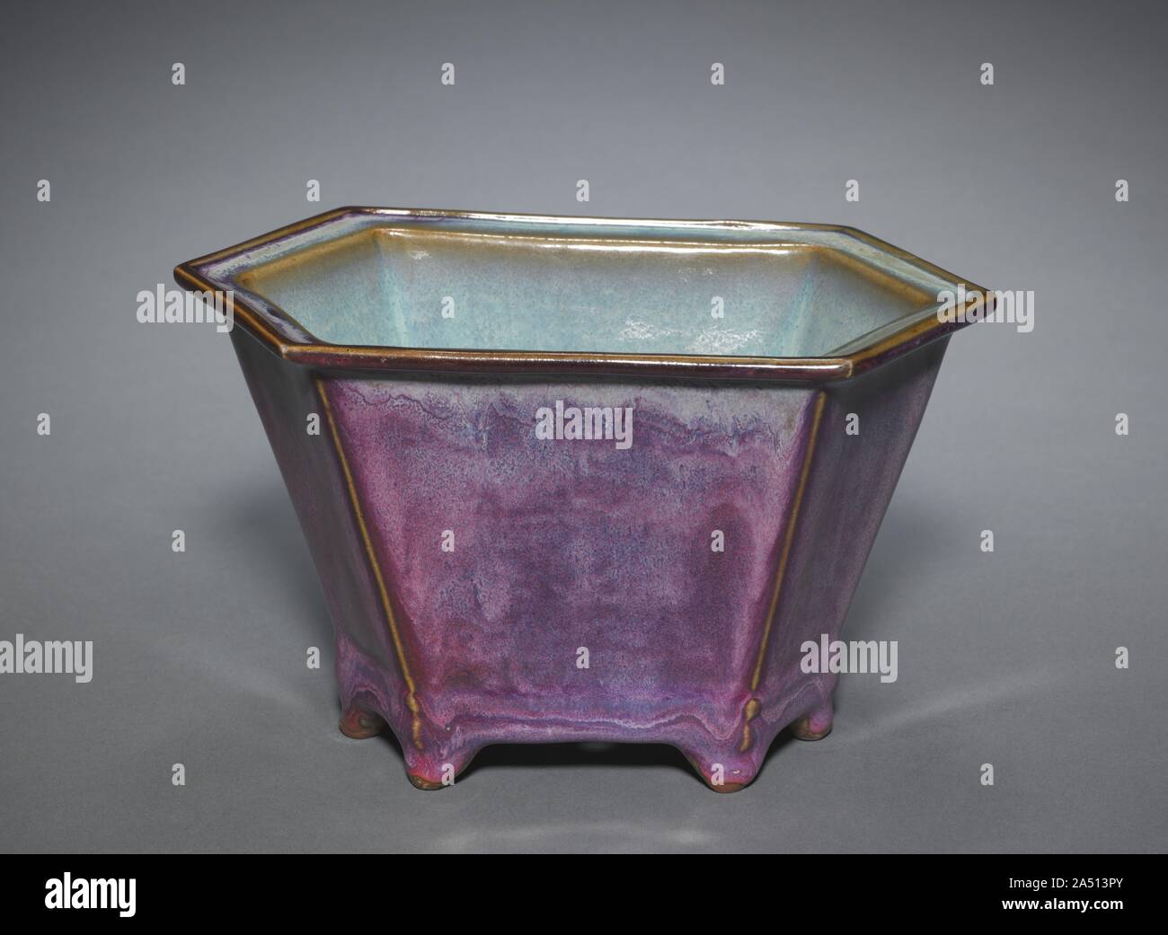 Hexagonal flower pot hi-res stock photography and images - Alamy