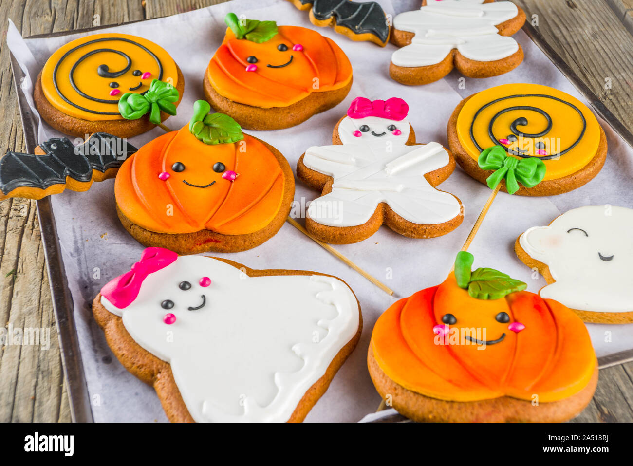 Halloween background with Funny Gingerbread Cookies - pumpkins mummy ...