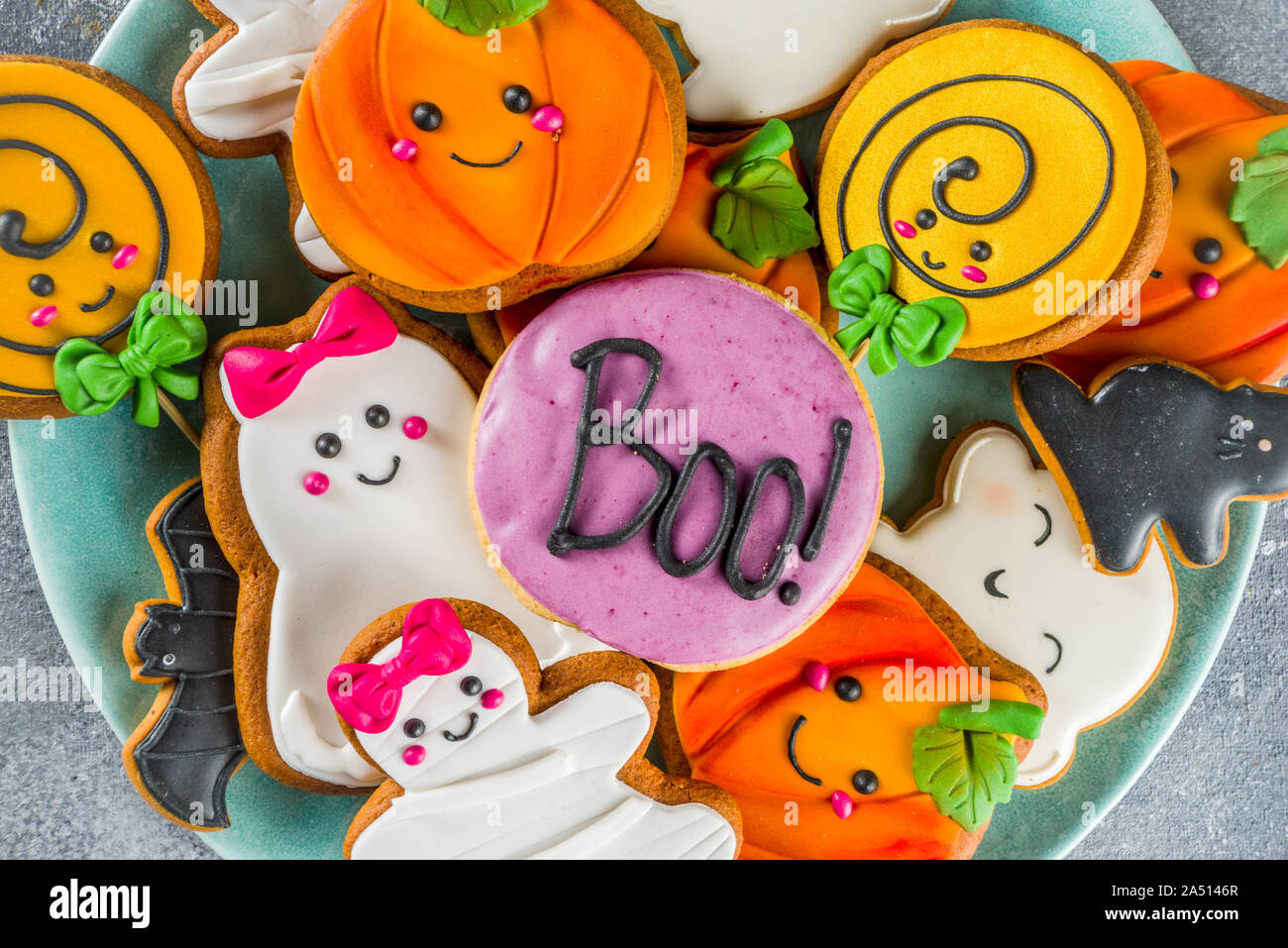 Halloween background with Funny Gingerbread Cookies - pumpkins mummy ...