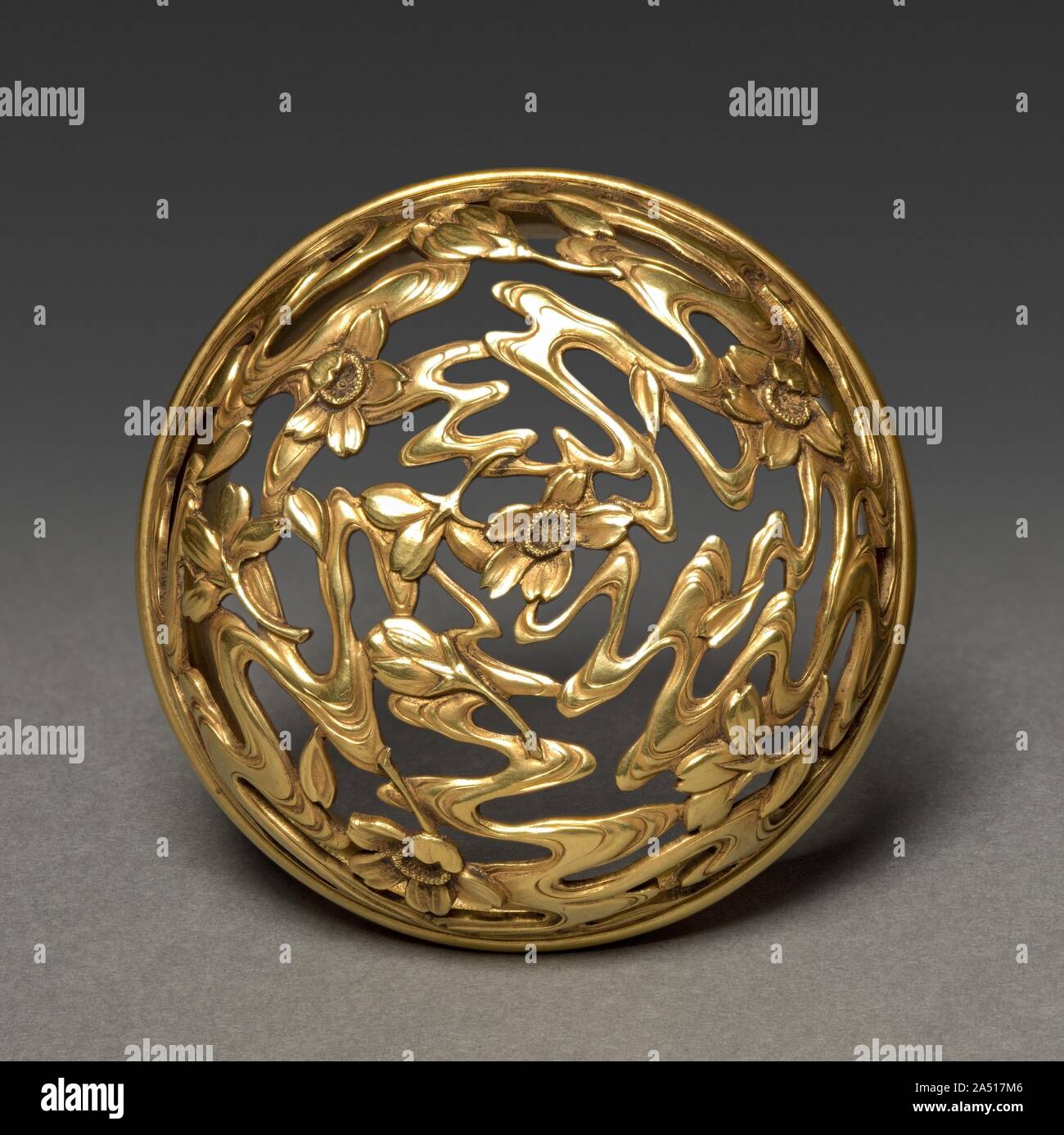 Incense Burner with Floral Scroll: Nabeshima Type (lid), 19th century ...