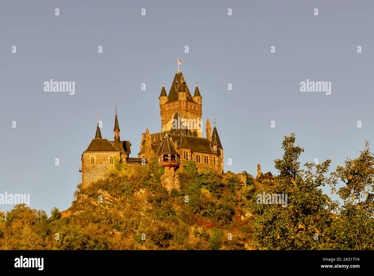 Schloss cochem herbst hi-res stock photography and images - Alamy