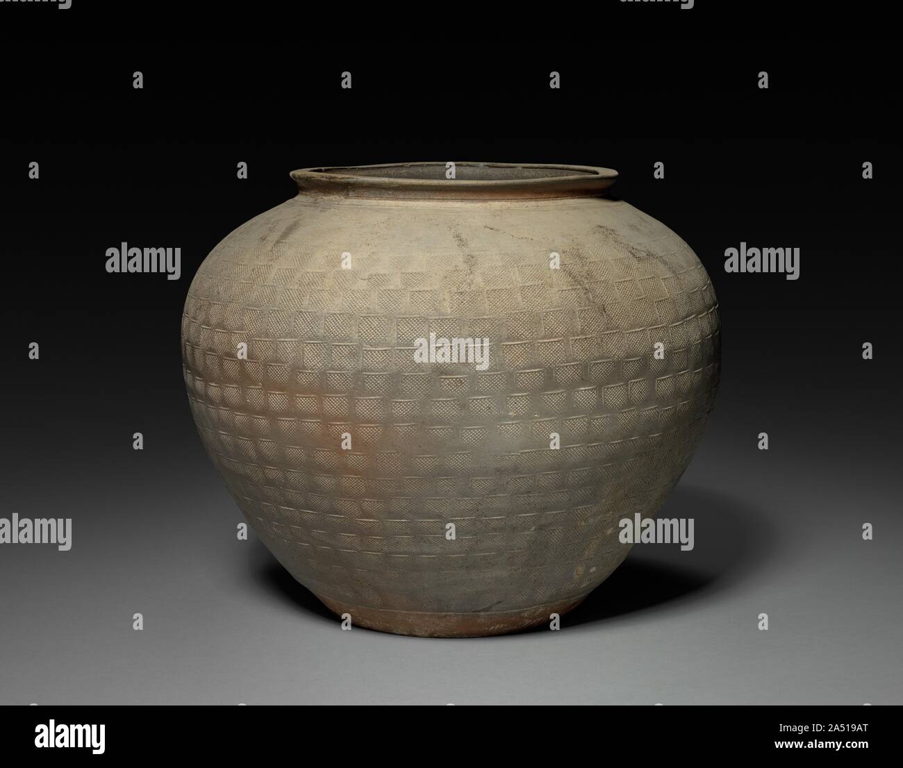 Stoneware with impressed decoration hi-res stock photography and images ...