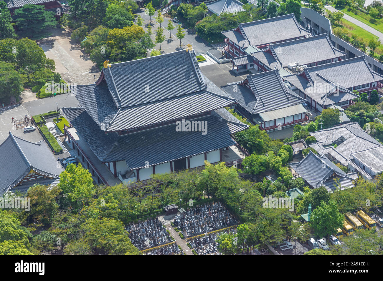 Zojoji temple complex garden hi-res stock photography and images - Alamy