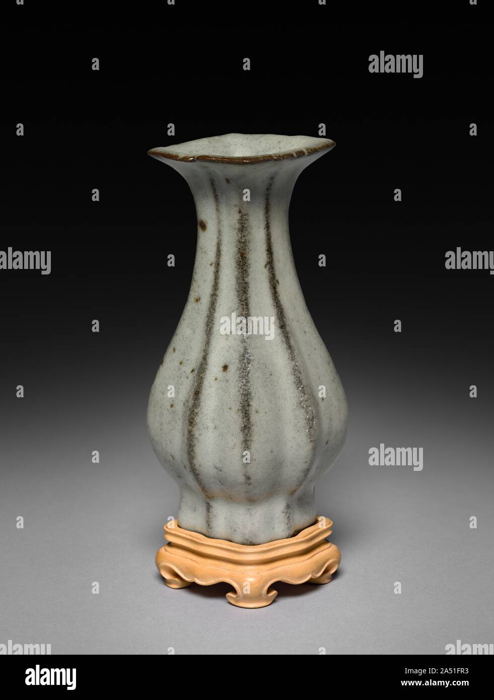 Guan ware hi-res stock photography and images - Alamy