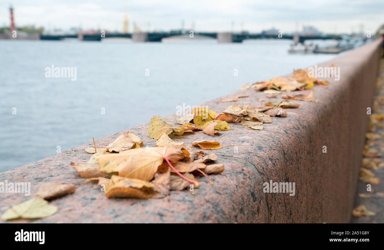 People bridge parapet hi-res stock photography and images - Alamy