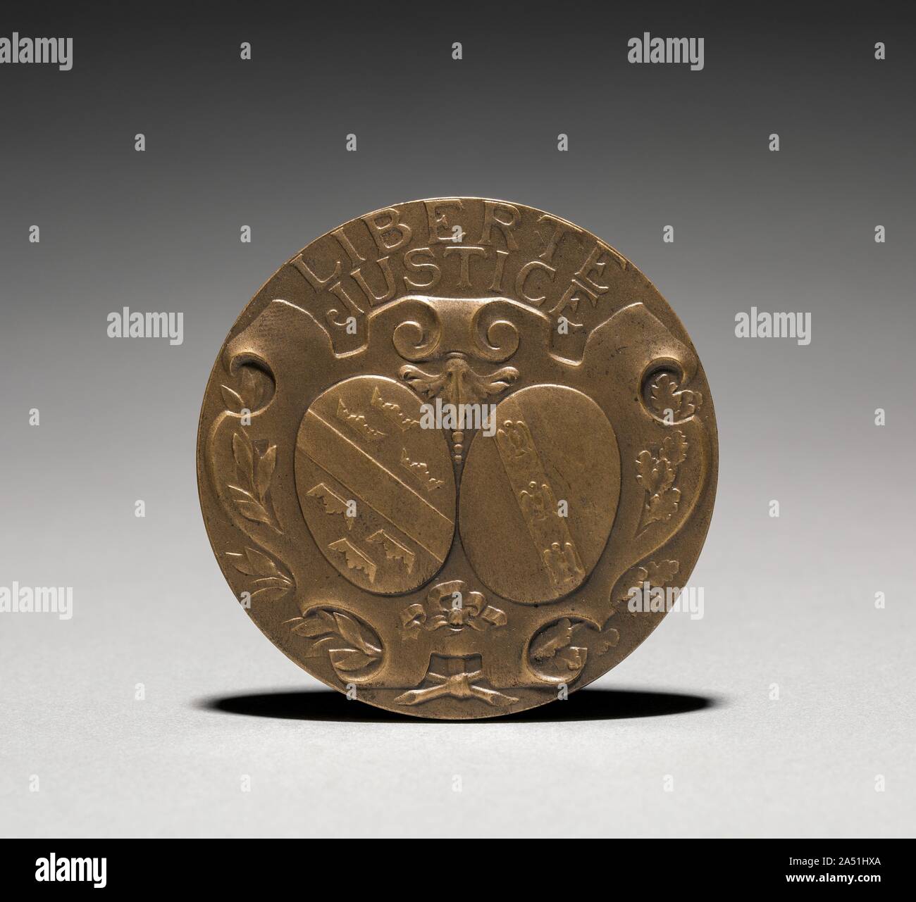 Medallion reverse hi-res stock photography and images - Alamy