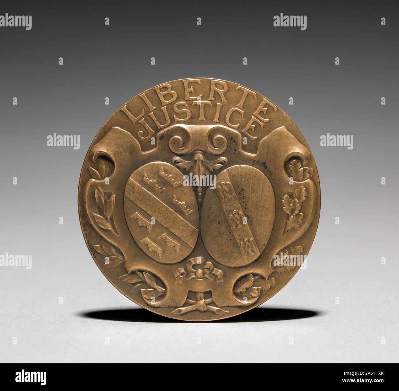 Medallion reverse hi-res stock photography and images - Alamy