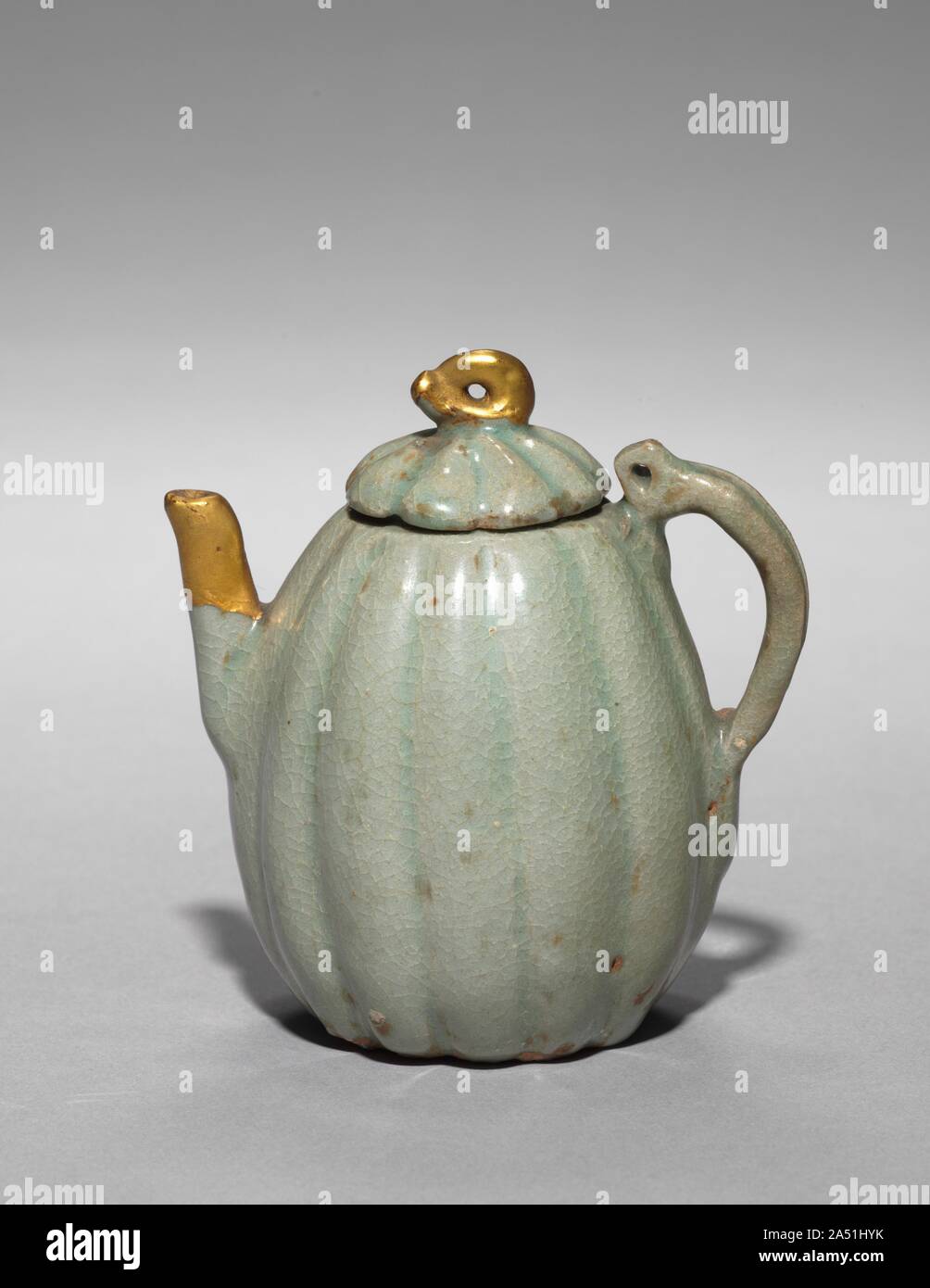 Kintsugi pot hi-res stock photography and images - Alamy