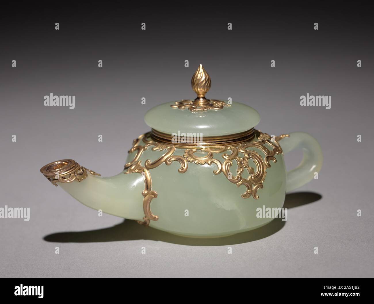 Jade teapot hi-res stock photography and images - Alamy