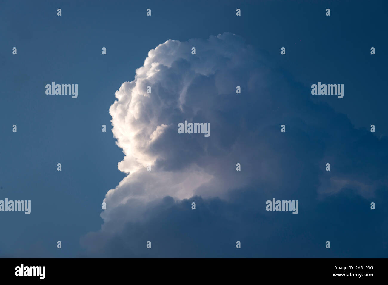 Storm cloud formation of anvil clouds Stock Photo - Alamy